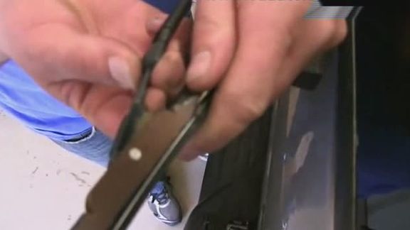 专业人士演示:如何安装替换轿车后雨刷