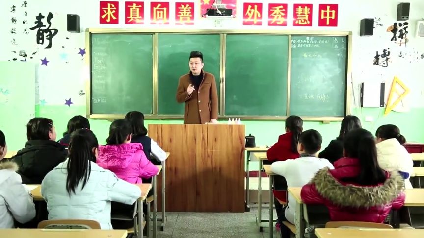 老师和学生课堂讨论问题,结果事情搞大了,嗑瓜子原创视频