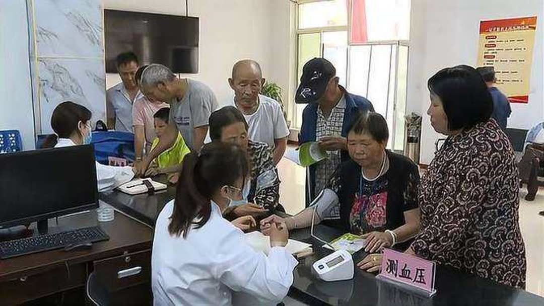 爱心义诊进社区贴心服务暖人心