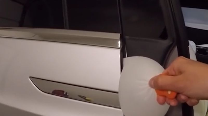 特斯拉的安全性测试,没想到光车门都这么安全!