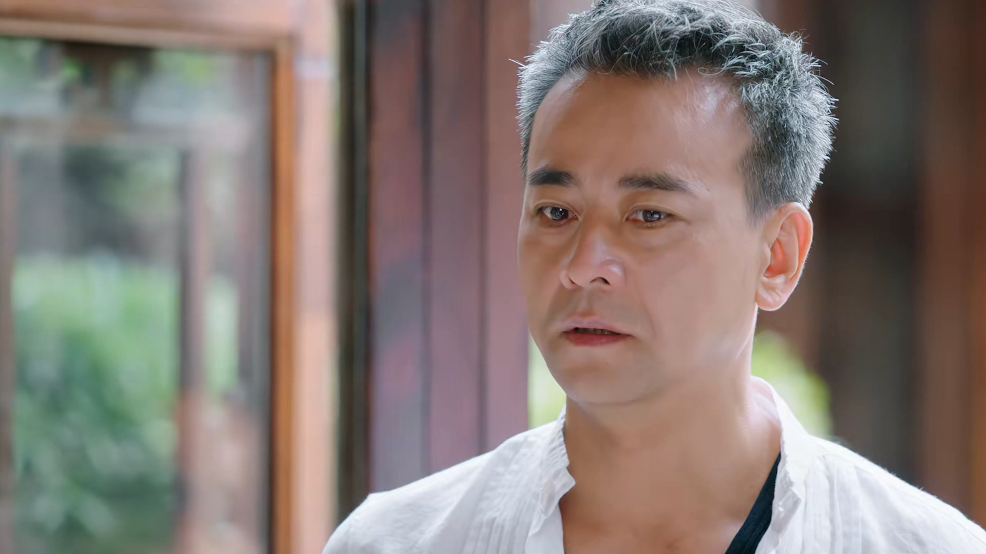 男子发现端倪,想找美女求证,真相究竟是什么