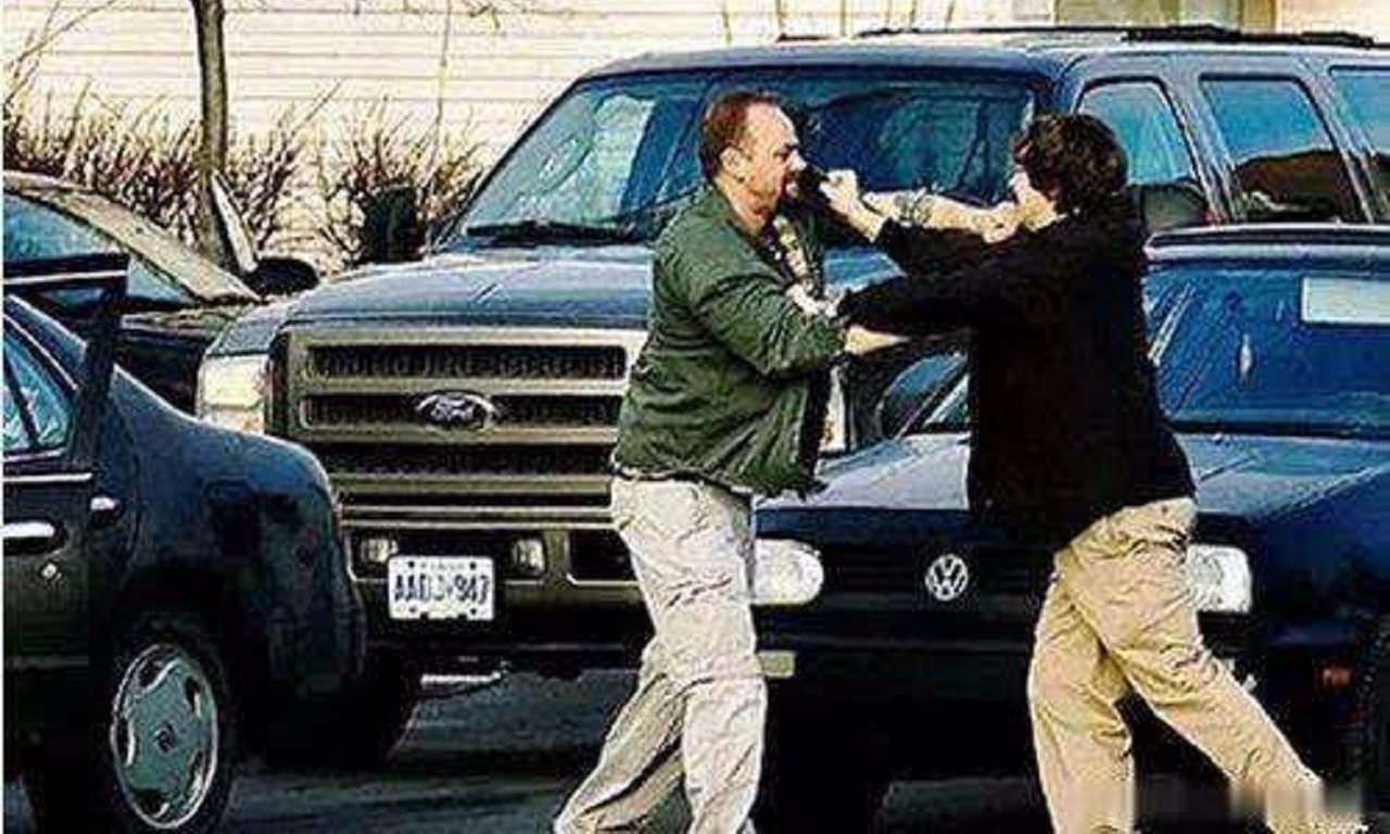 路怒症到底有多可怕遇路怒症打架小心劝,要不可能会伤及自己