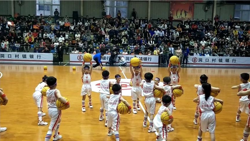 龙的传人~儿童篮球表演
