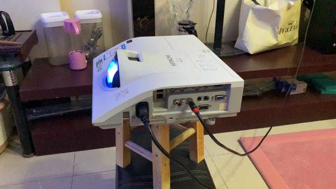 极品效果日立K33+双高清短焦投影仪投影机,灯泡才303小时
