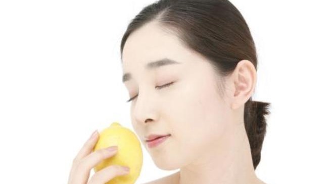 夏季喝柠檬泡水,对身体有这5大好处,尤其适合爱美女性