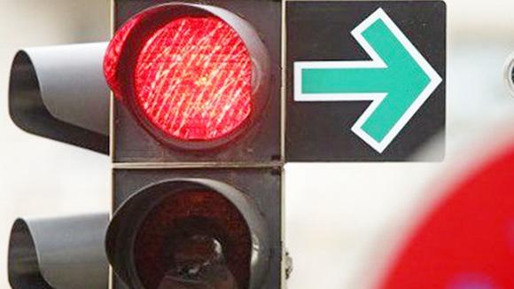 本月起这5种闯红灯行为不算违章,一分不扣,一毛钱不罚