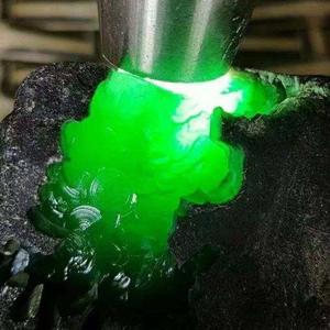 阿新翡翠原石鉴定师 