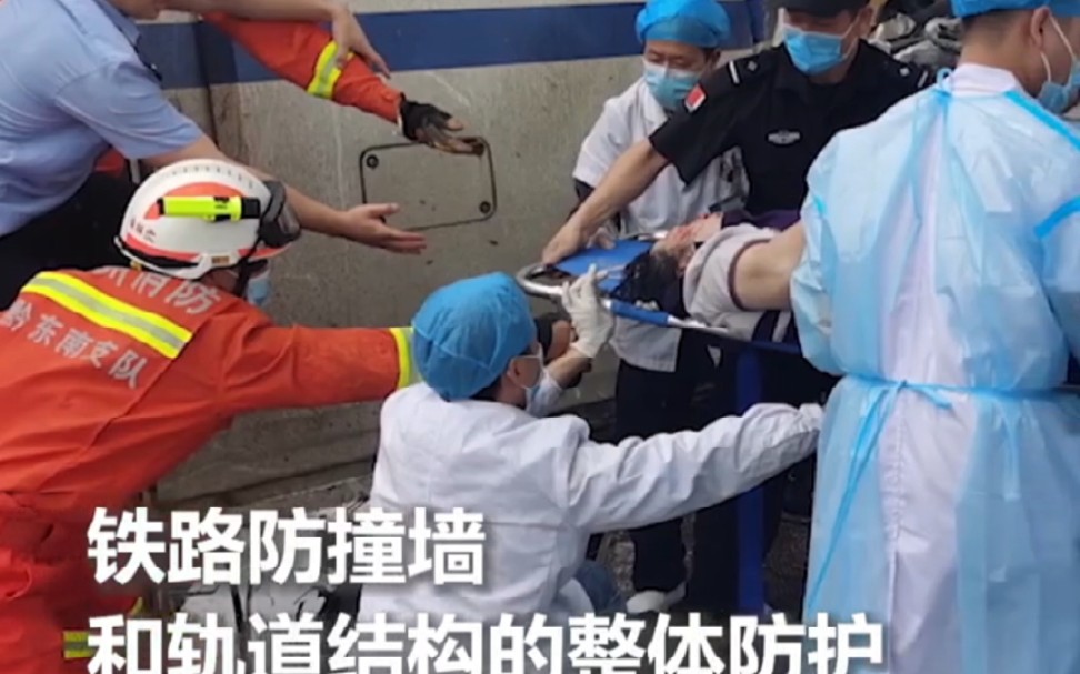 D2809次列车突遇泥石流,危急时刻司机杨勇果断停车,5秒内紧急制动,...