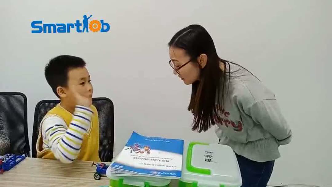西安少儿机器人培训SmartRob机器人小营员们和老师课堂互动