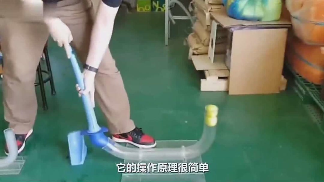 马桶堵了怎么办老外发明通马桶神器,一按就能通
