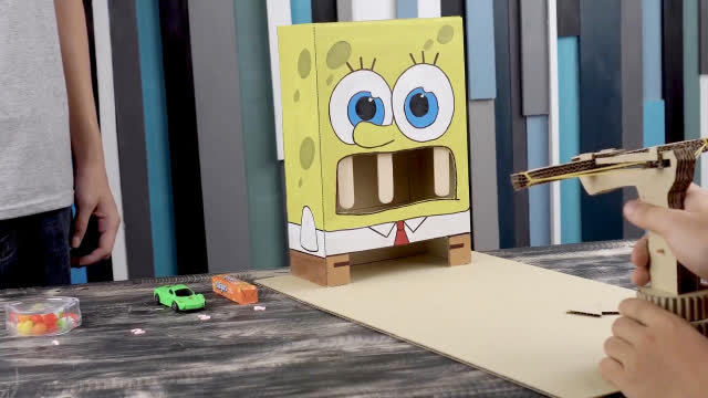趣味DIY,手工达人教你用纸板制作射击海绵宝宝游戏