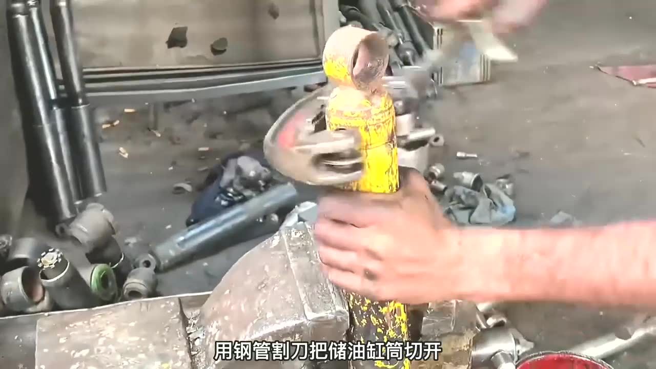 巴铁维修“报废”的全过程,师傅手艺高超,修好再用十年!