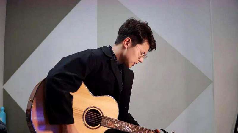 阿冗深情演唱《你的答案》真棒,勾起多少人的回忆,简直太洗脑了