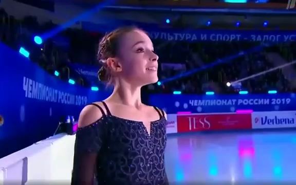 15岁俄罗斯花样滑冰运动员安娜·谢尔巴科娃,惊艳全场!
