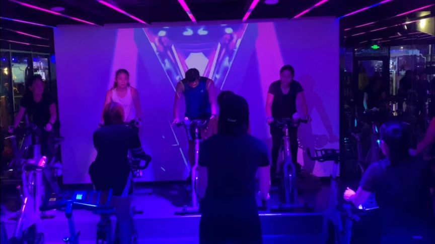 健身日常,花式动感单车