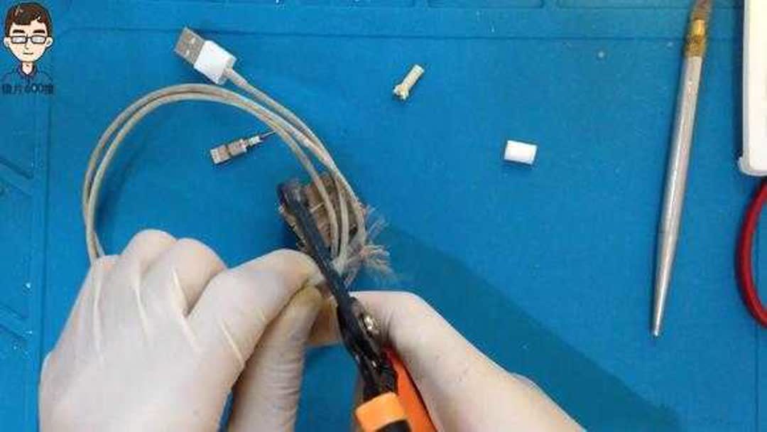 数据线断线了,说修不好说要我赔新的,我是不会赔的,我要修好它