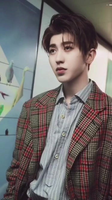 蔡徐坤近五年的行程造型,264个造型,把出行走成秀场