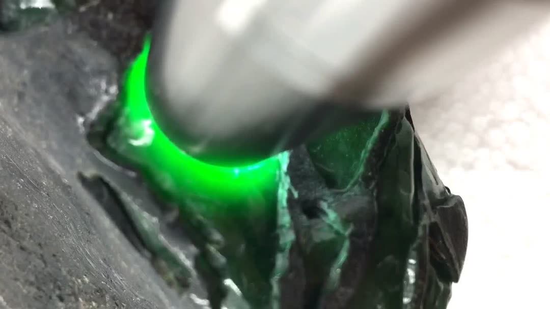 如何辨别冰种翡翠原石