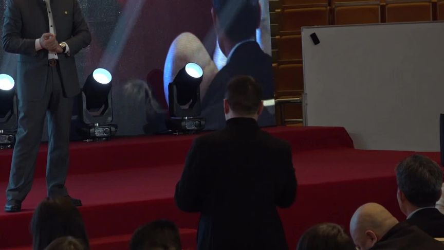 看电视看报纸为什么不去思考它们的商业模式