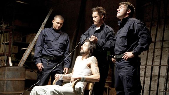 国外不断翻拍的惊悚片《死亡试验》人性,经不起实验!