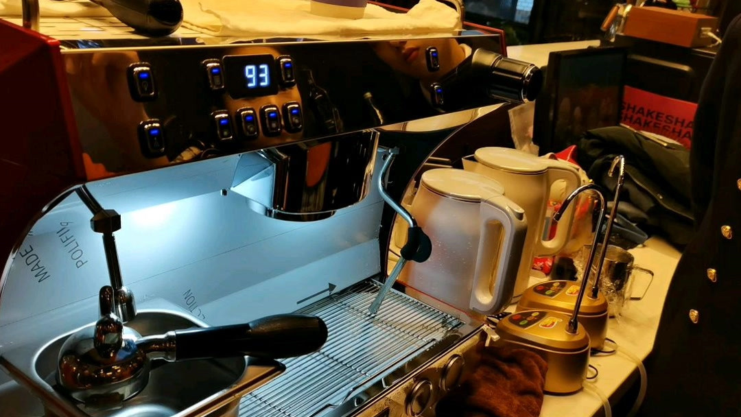 东湖湾·金地物业前期客服咖啡机使用方法