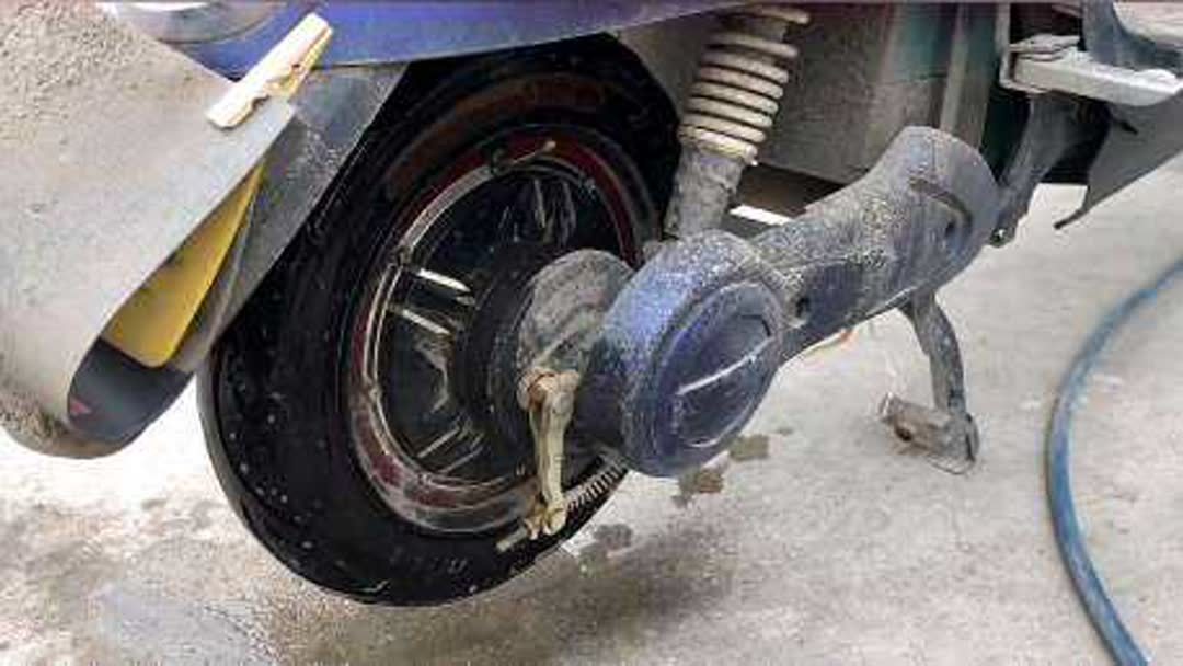 电动车真空胎,气压不足一定要检查,不要去花冤枉钱补胎