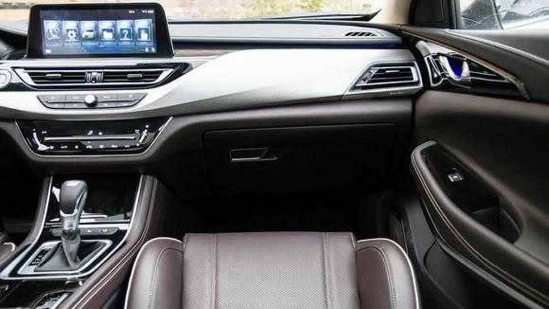 4米78中型轿车,起售价8.49万,价格看齐紧凑型