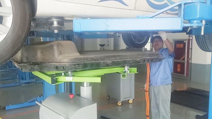 新能源汽车动力电池拆装举升小车——让工作更轻松