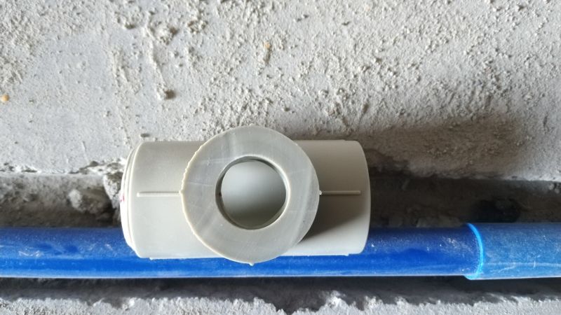 卫生间漏水跟水管相关吗?剪开你就明白了