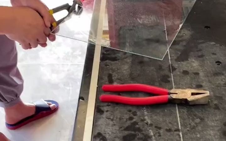 玻璃加工,厂家实拍,玻璃#门窗 超薄玻璃切割~这个效果怎么样#玻璃...