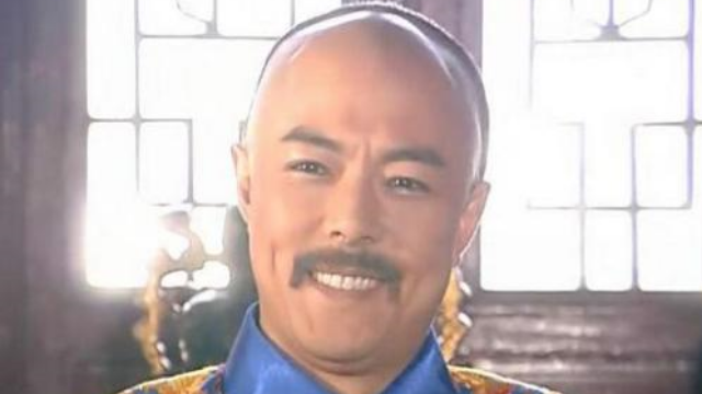 《还珠格格》有多火?张铁林带女儿逛故宫,被围起来签名2个小时没出来