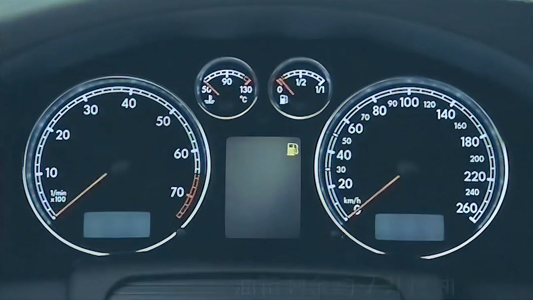 汽车组合仪表的功能