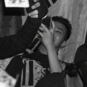 不爱看手机的老奶 