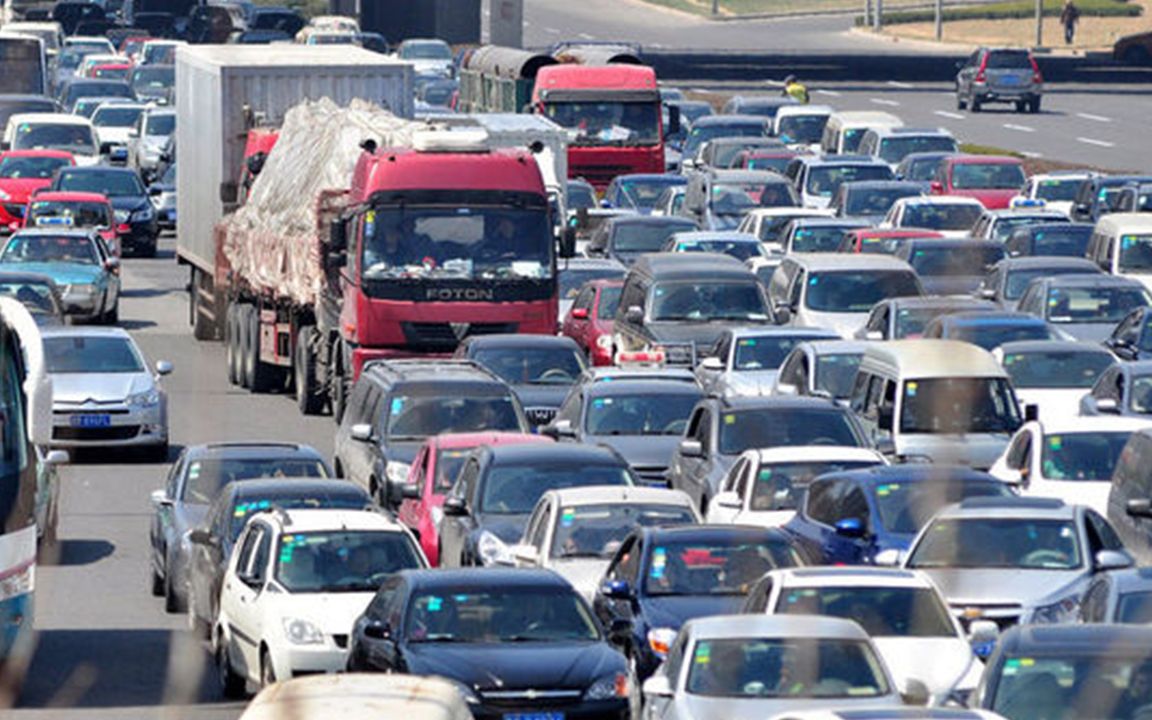 新手开手动挡遇到堵车时怎么办?记住这几点轻松应对