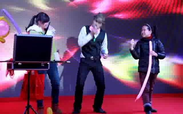 卓别林模仿秀 大变魔术 笑死人 哈哈哈