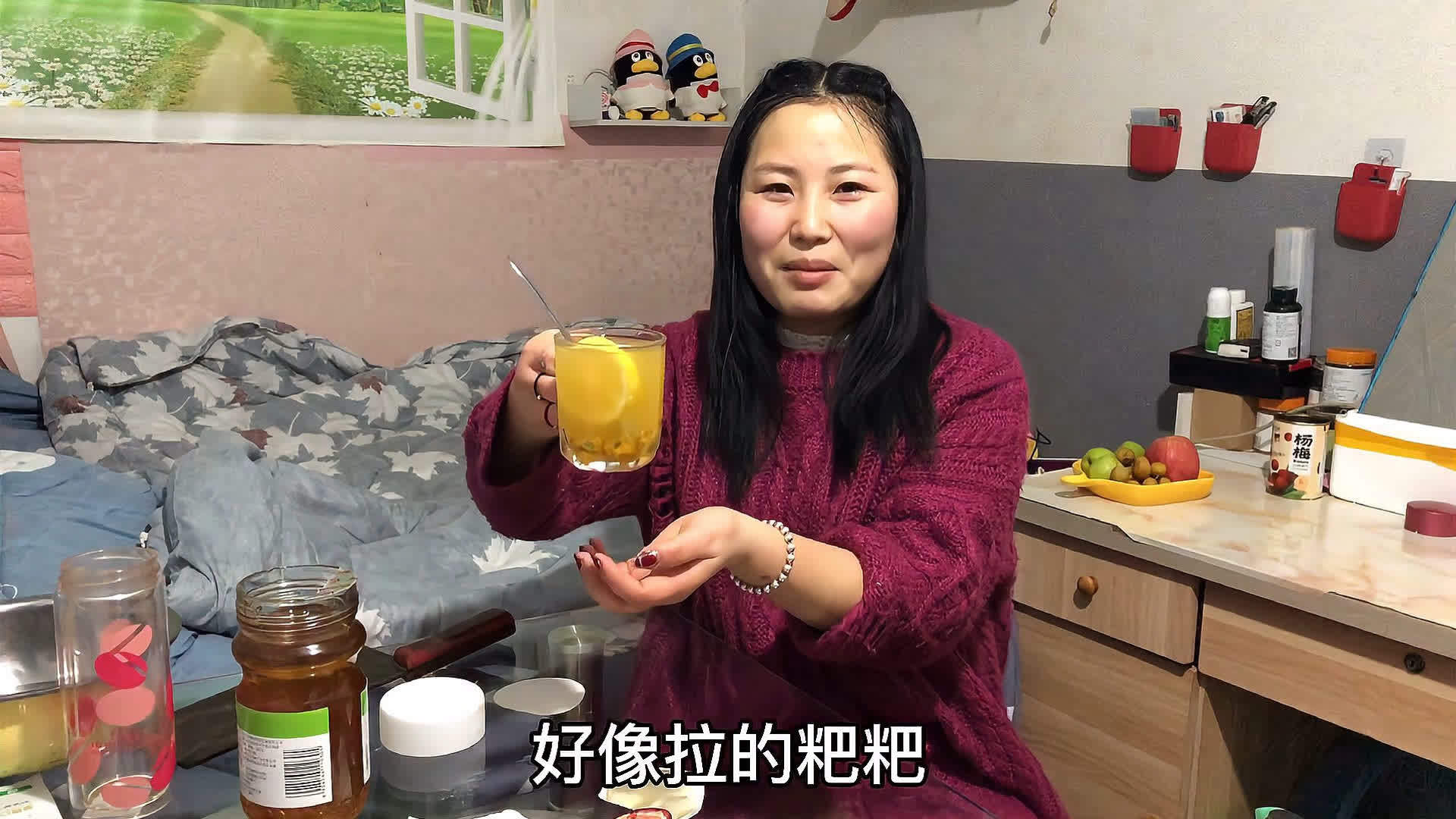 为了泡百香果茶,小微现买的蜂蜜,加柠檬泡好味道酸甜可口