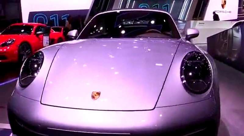 最新款保时捷911敞篷车,颜值超喜欢,就是太贵了咱买不起!