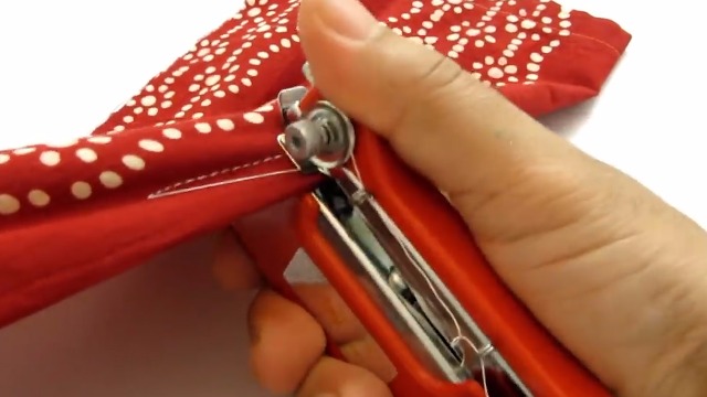 国外发明黑科技,订书器一样的缝纫机,你见过这种缝纫机吗