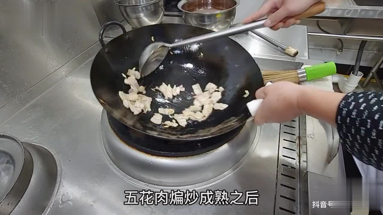 ...教做家常小菜蒜苔炒肉,操作手法就是不一样跟着大厨学做菜 美食教程...