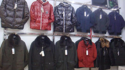 一件上千元的羽绒服成本究竟多少?算完你一定会愤怒!