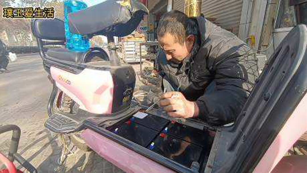 花200元换了4块超威电池!专业师傅告诉你电动车维修和保养小技巧