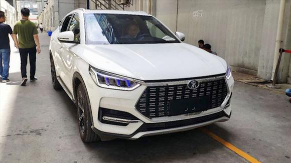 比亚迪宋PLUS实车 推燃油纯电版 最快年内上市