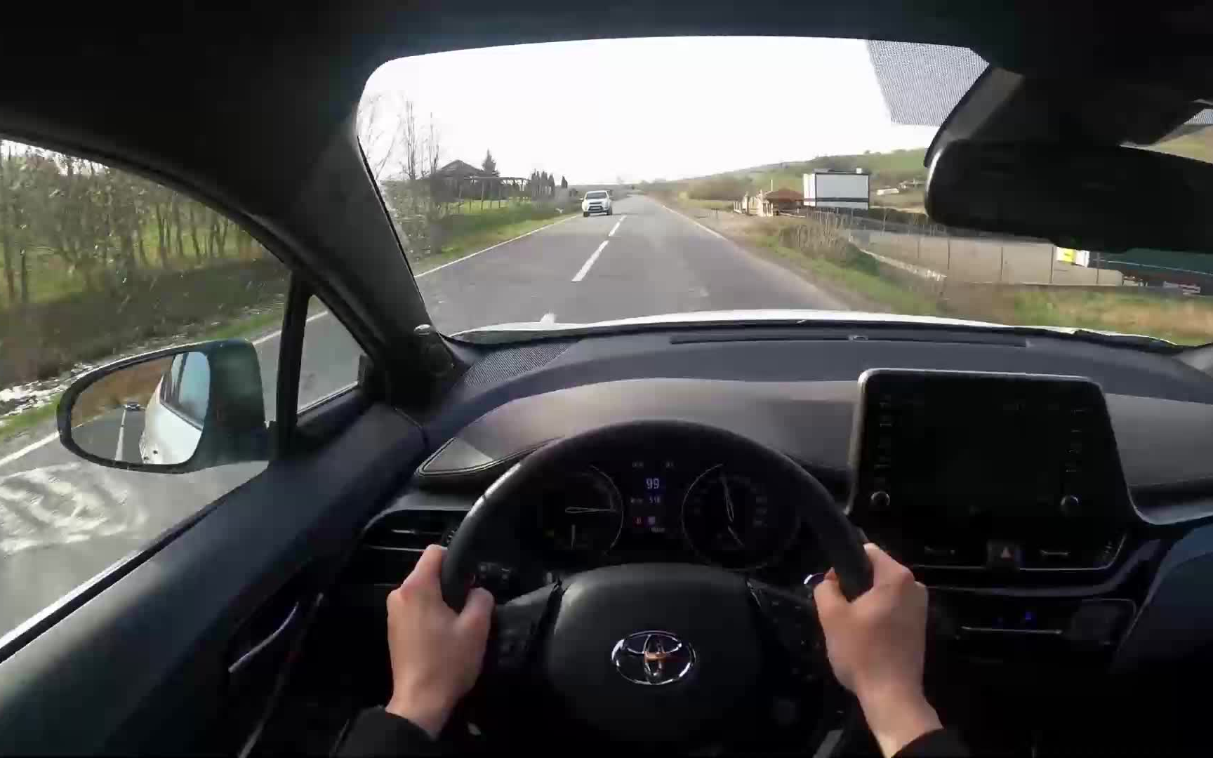 2022新款丰田C-HR 2.0升混合动力车 第一视角试驾