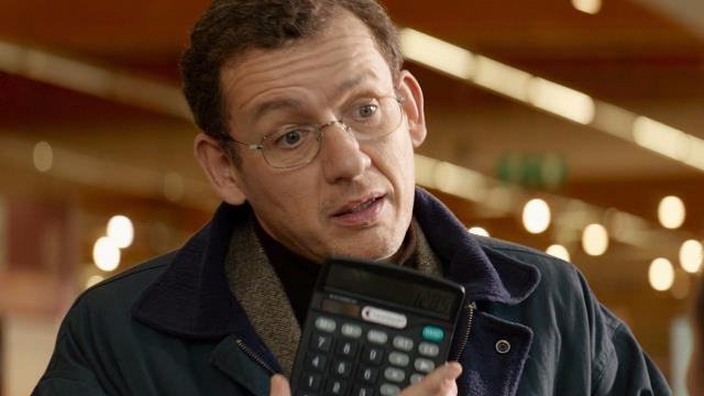 小伙天生是个铁公鸡,买菜时自带计算器,一天生活费就花10块钱呀