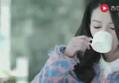 女孩喝咖啡一滴不剩被服务员看不起,没想到女孩竟是集团大小姐