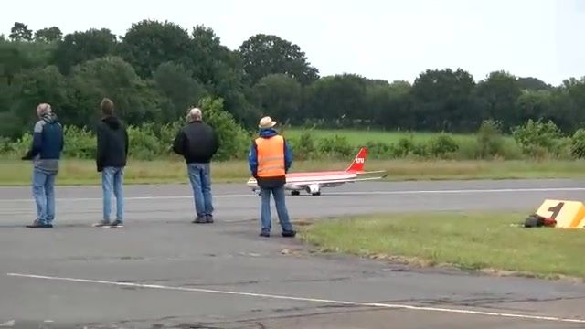 仿真度极高的客机A330遥控模型,模拟起飞过程,逼真的画面太酷了