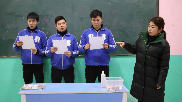 老师让学生写800字作文,没想同学用圆周率凑数字...