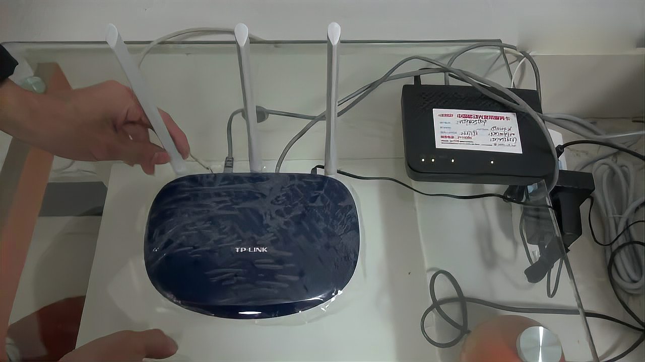 路由器信号太差?教你两个绝招,网速瞬间提升几倍