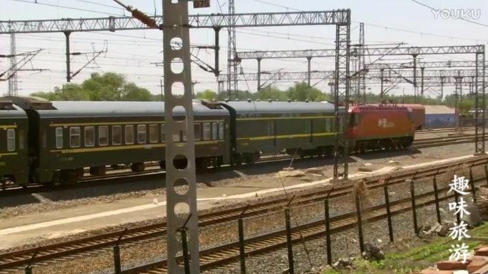 实拍:k1302满洲里到北京火车缓慢出站实况