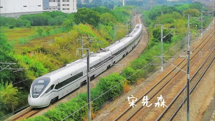 萌地铁CRH1A-A列车前方到达终点站厦门车站超超